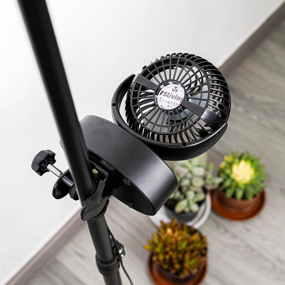 Clip-on Mini Fan Track Mounted Adjustable Wind Speed Auto Left/Right ...
